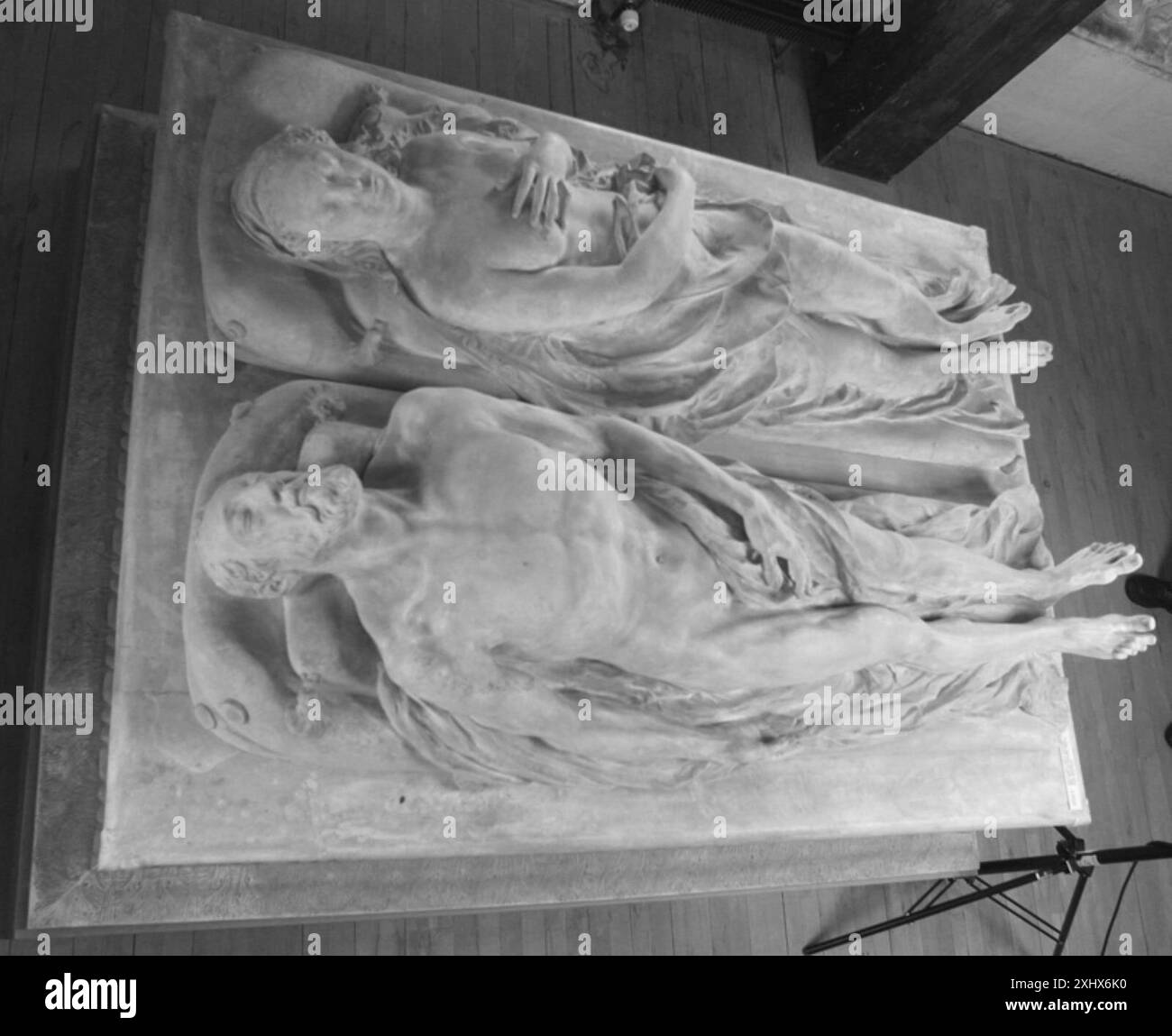 Tomb of Henry II and Catherine de´ Medici undefined Group of statues ...