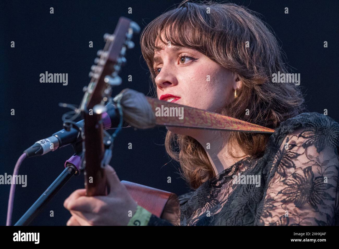 Australian sisters folk singers duo Charm of Finches playing live on ...