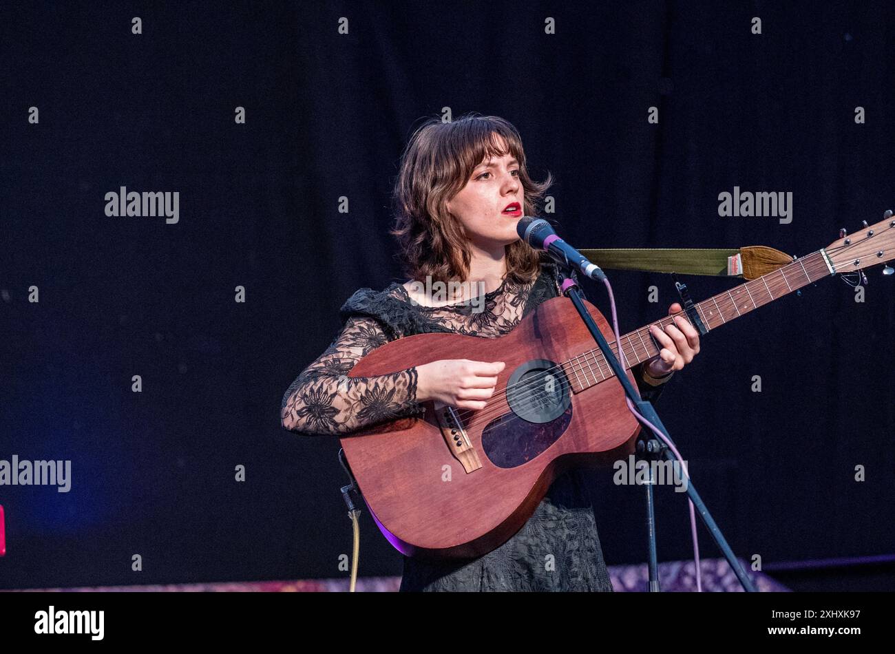 Australian sisters folk singers duo Charm of Finches playing live on ...
