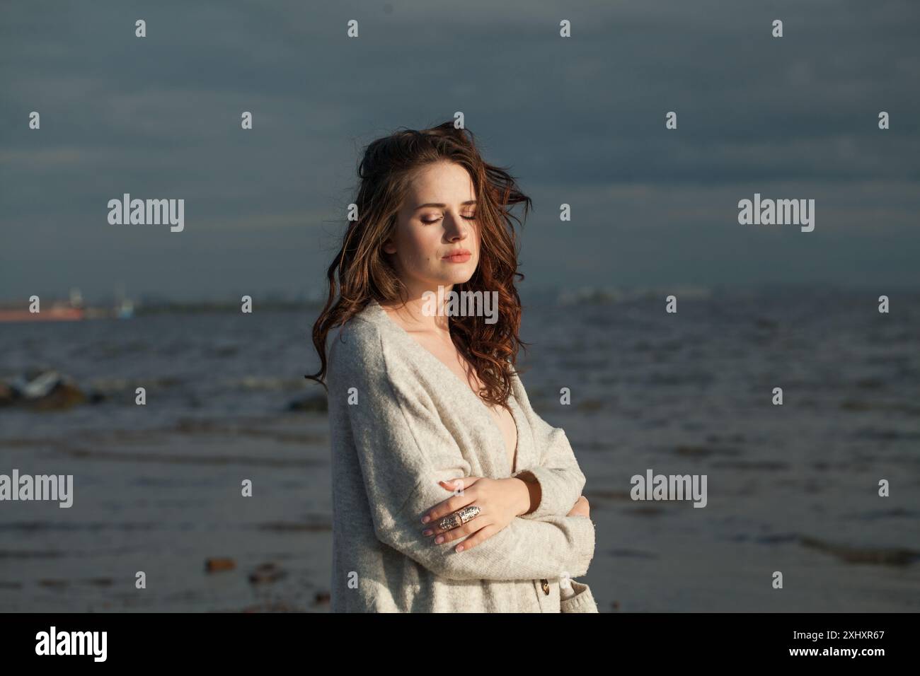 Relaxing healthy brunette woman with long hairstyle and fresh skin ...