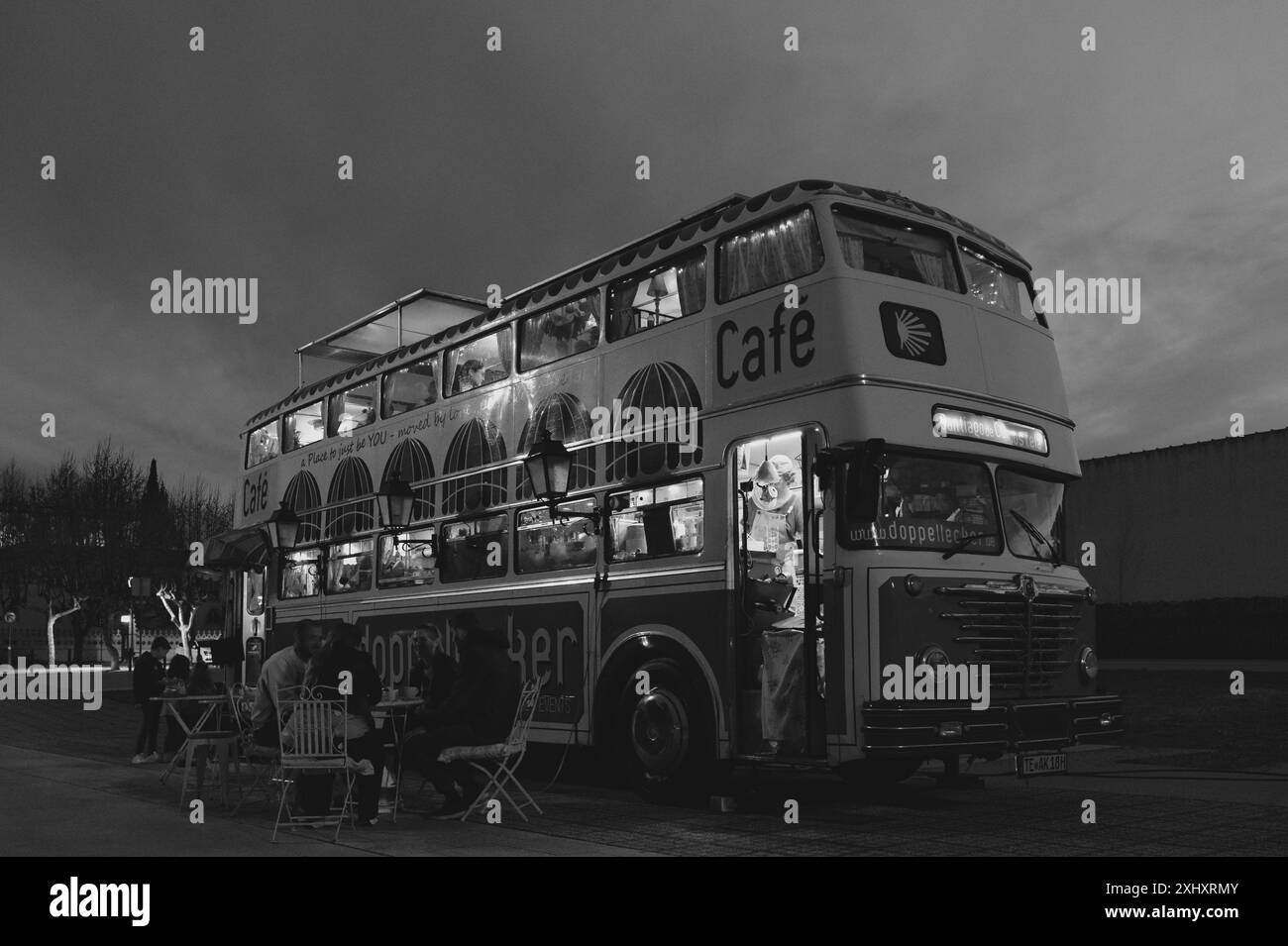 Bus cafe experience hi-res stock photography and images - Alamy