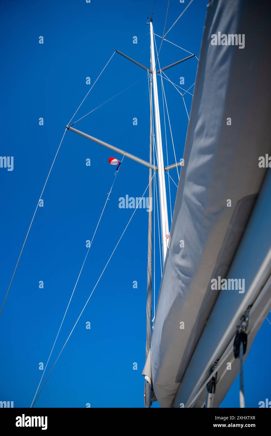 Yacht mast against a blue sky background Stock Photo - Alamy