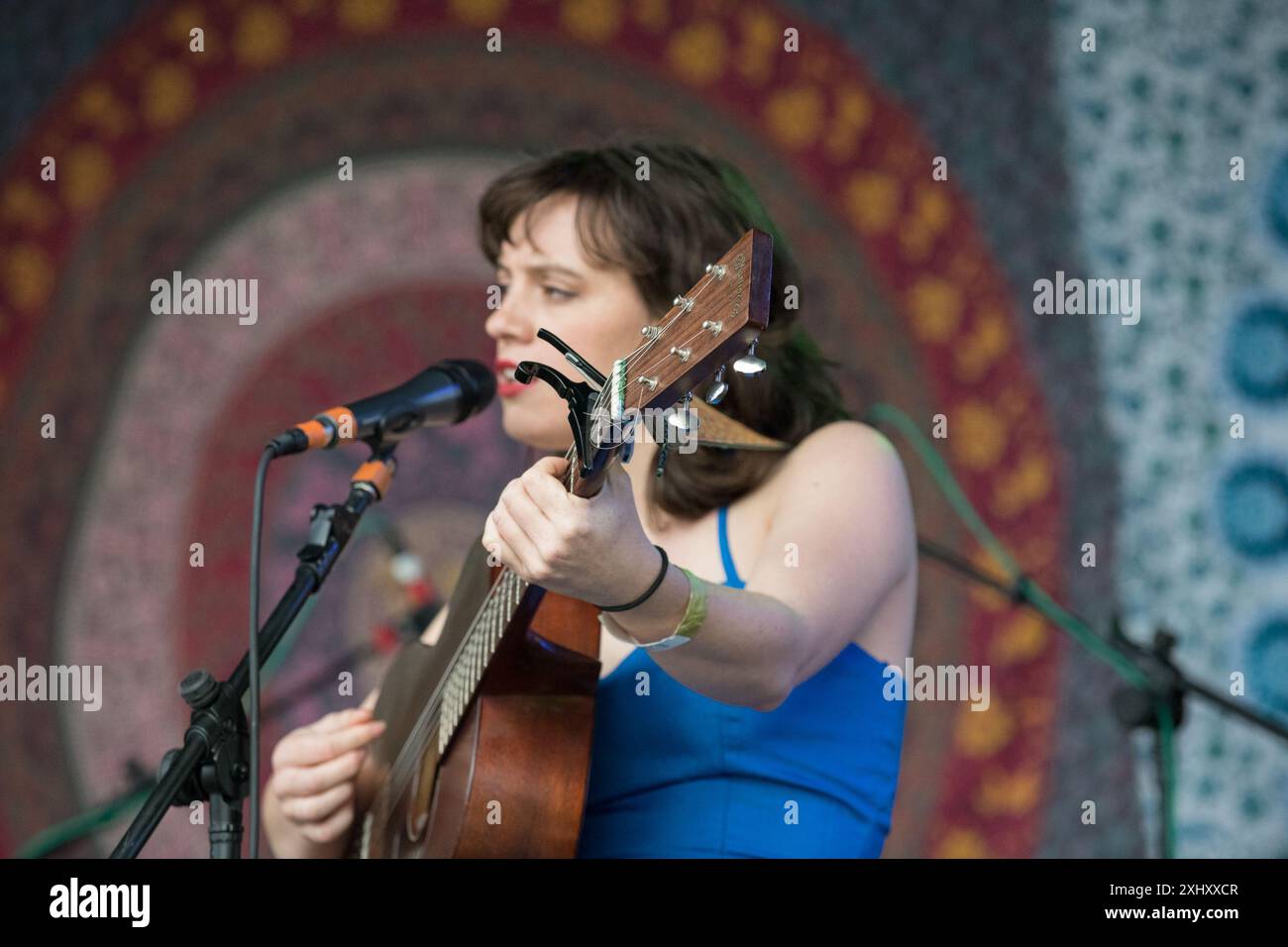Australian sisters folk singers duo Charm of Finches playing live on ...