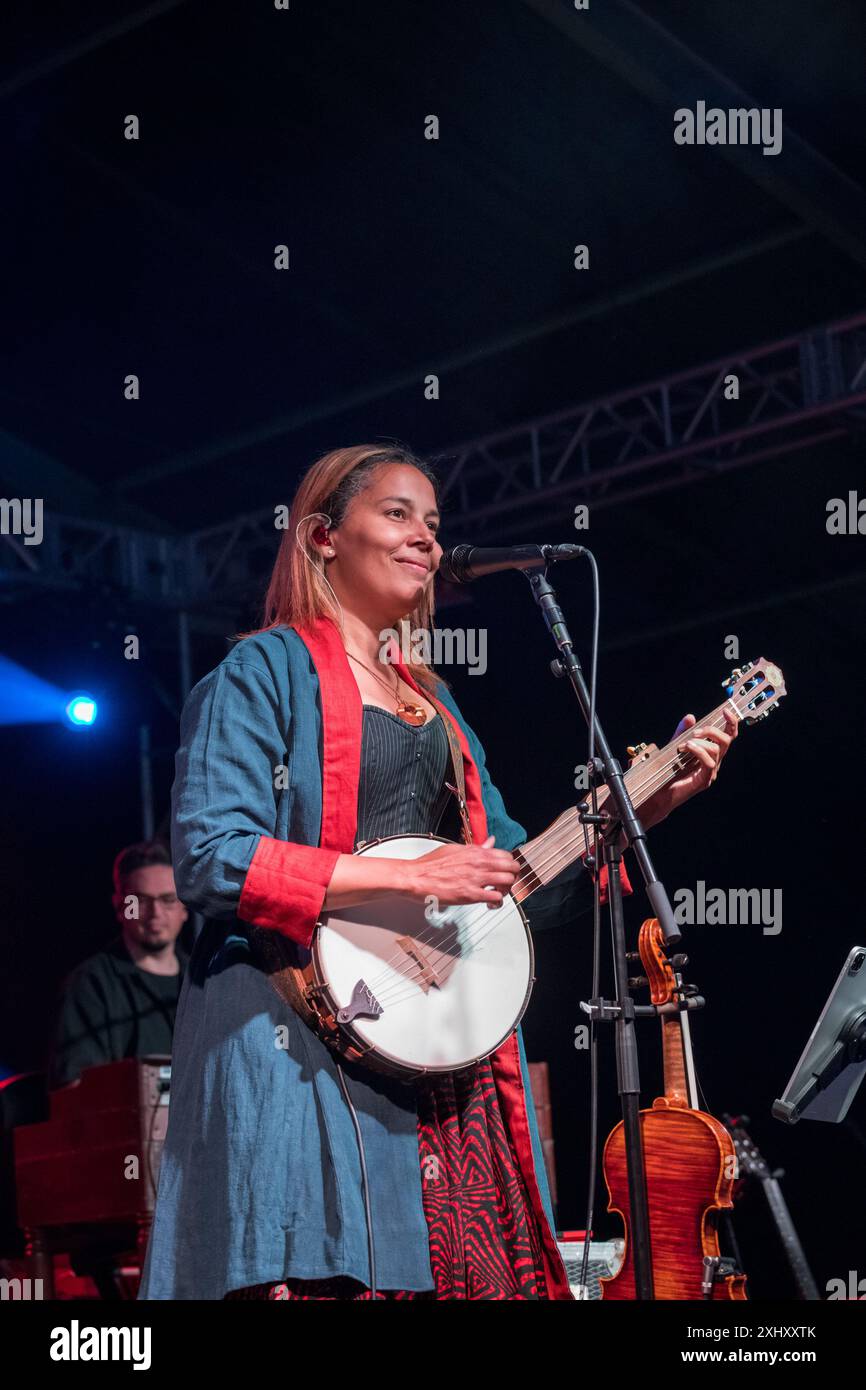 Grammy award and Pulitzer prize winner American singer-songwriter ...