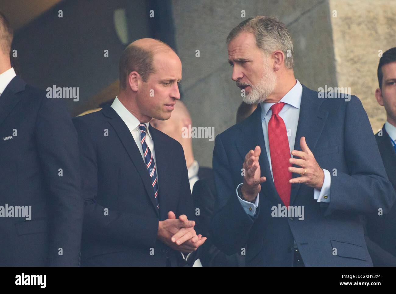 Felipe VI. König von Spanien talks to William, Prinz von Wales, Prince ...