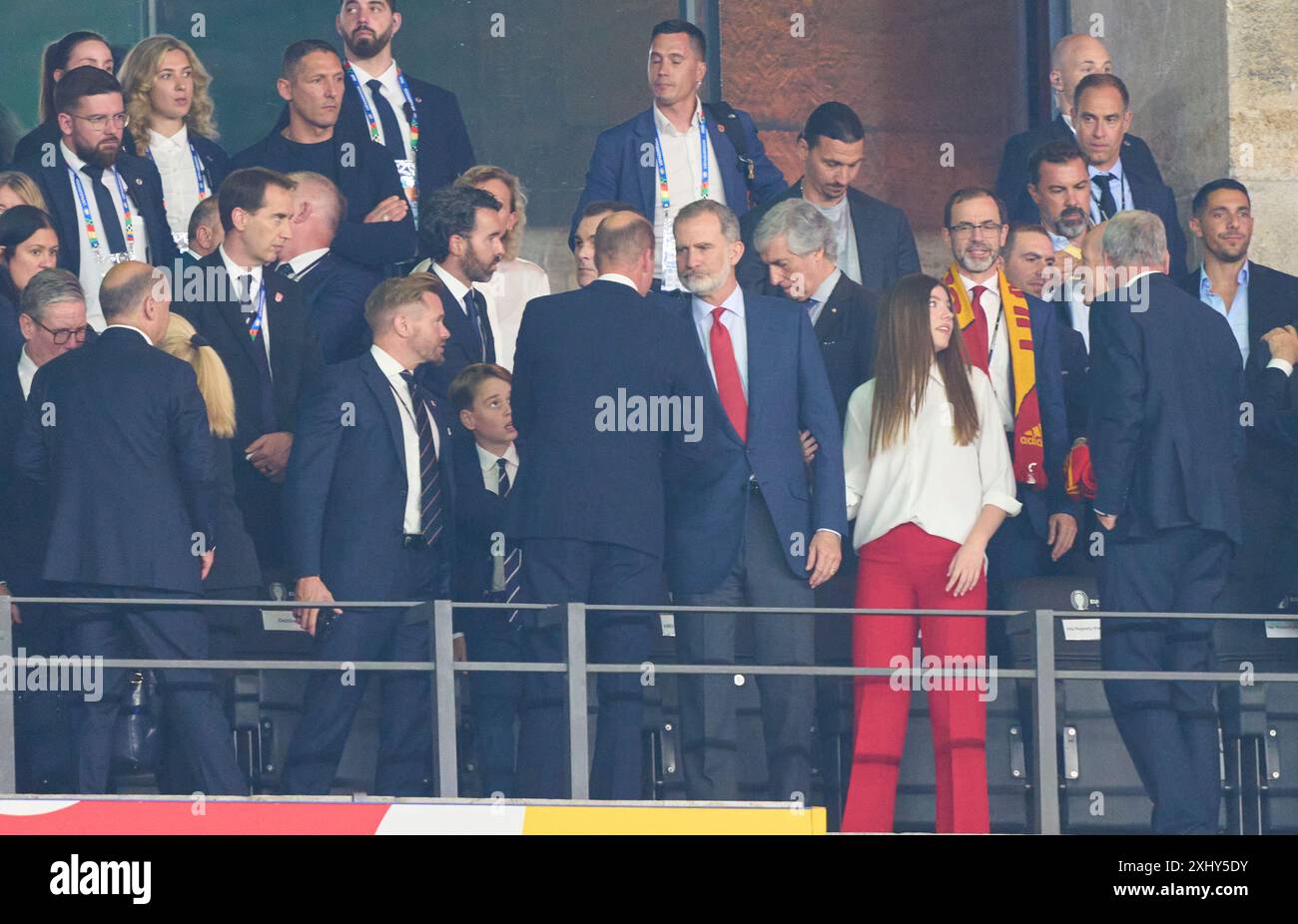 After the match: Felipe VI. König von Spanien celebrate 2-1 with ...
