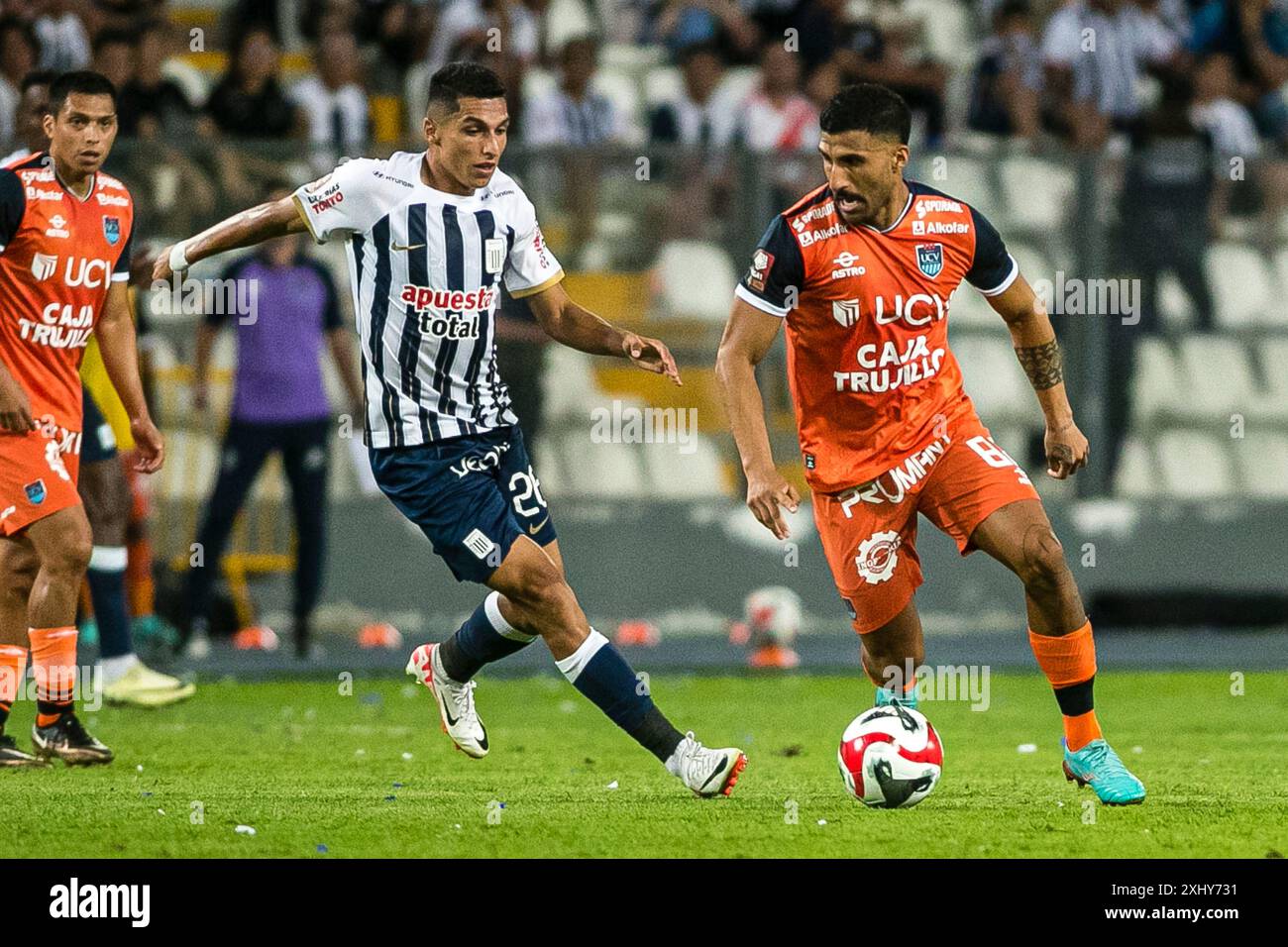LIMA, PERU - JANUARY 28: Kevin Serna of Alianza Lima and Josepmir Ballón of Cesar Vallejo during ...