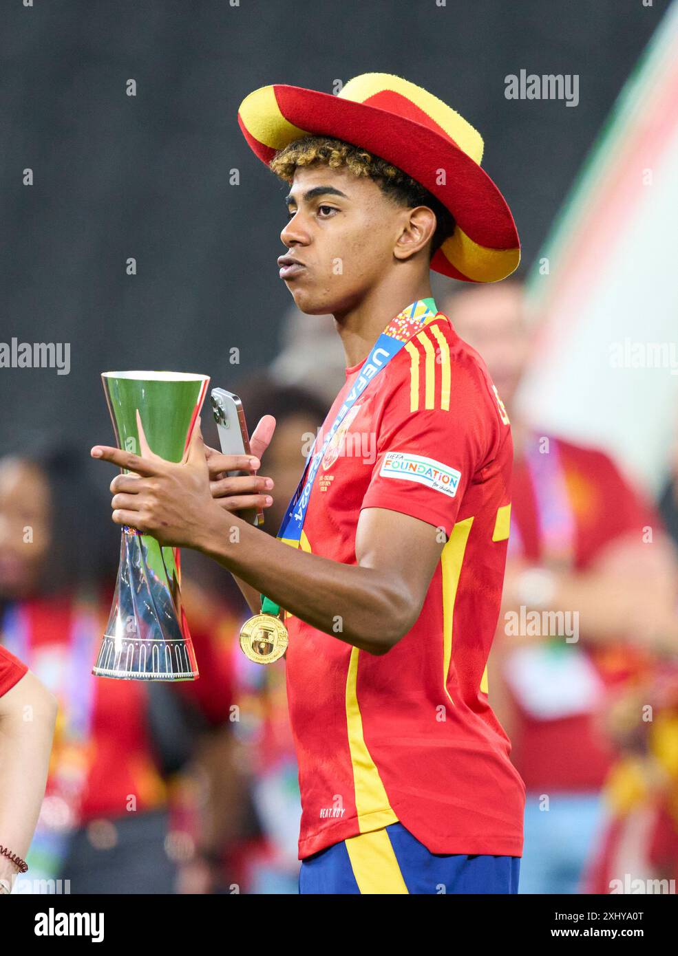 Berlin, Germany. 14th July, 2024. Lamine Yamal, ESP 19 with trophy Best ...