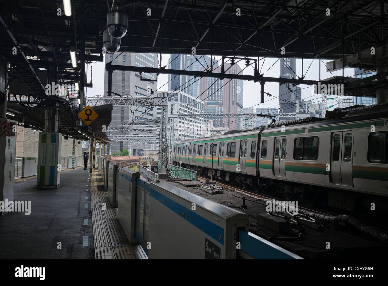 Train station at shimbashi hi-res stock photography and images - Alamy