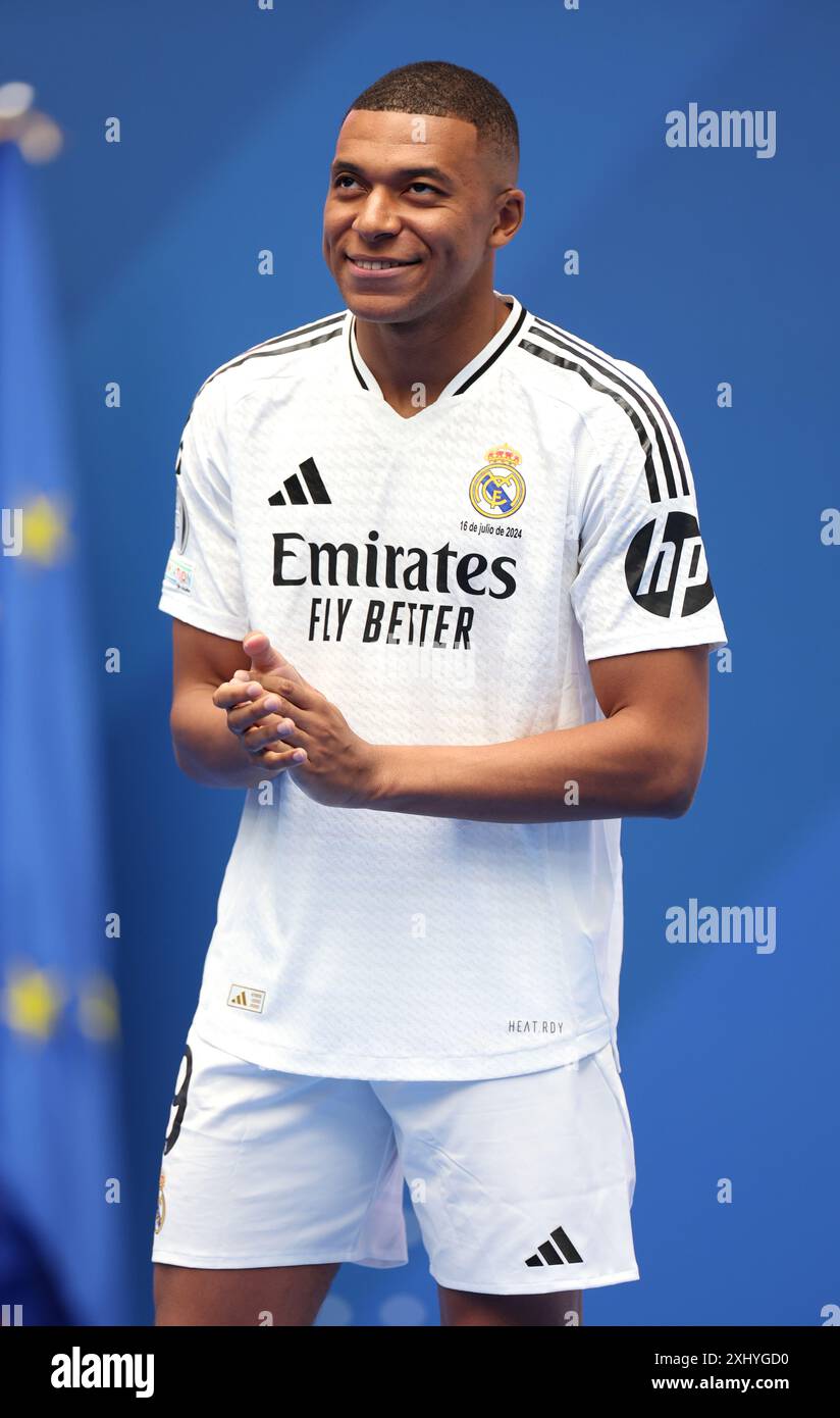 Kylian mbappe real madrid presentation hi-res stock photography and ...
