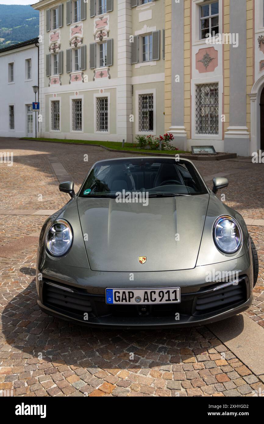 Dark green Porsche Carrera 911 4S sports cabriolet car vehicle details ...