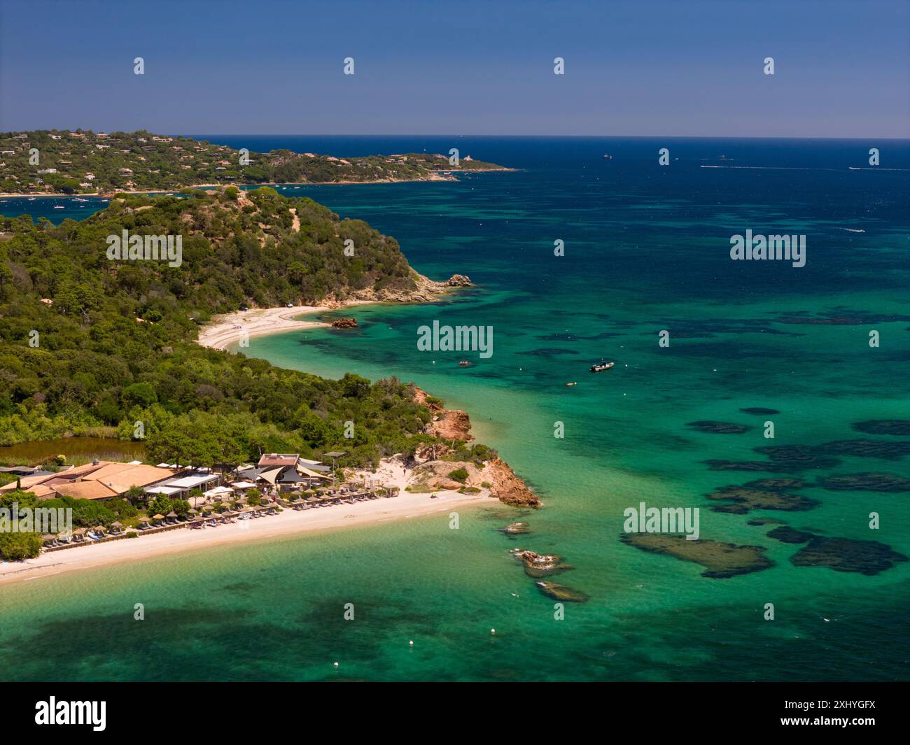 Modern beachfront resort white hi-res stock photography and images - Alamy