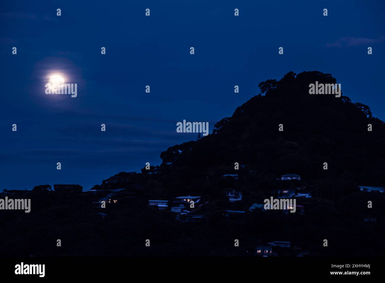Full moon over mount paku hi-res stock photography and images - Alamy