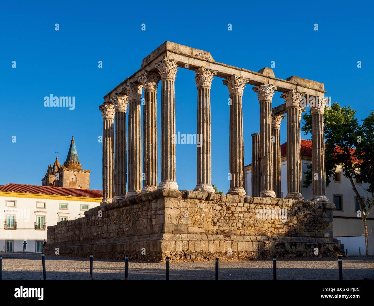 Place roman temple town hi-res stock photography and images - Alamy