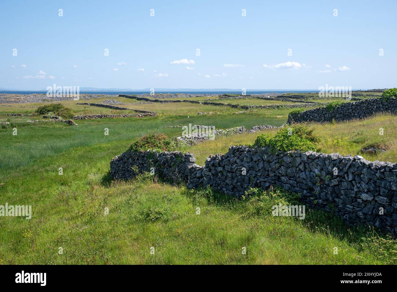 Inishmore stone walls hi-res stock photography and images - Alamy