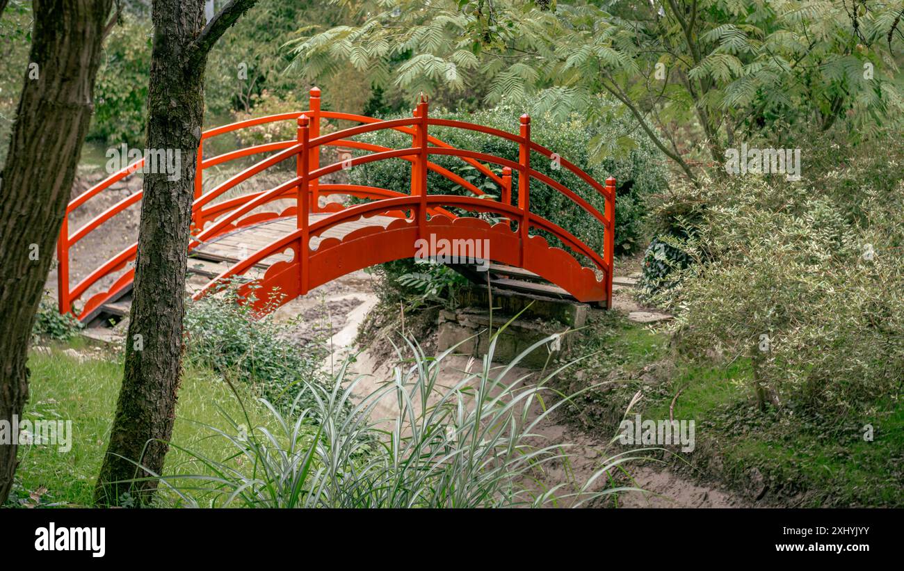 Small chinese bridge hi-res stock photography and images - Alamy
