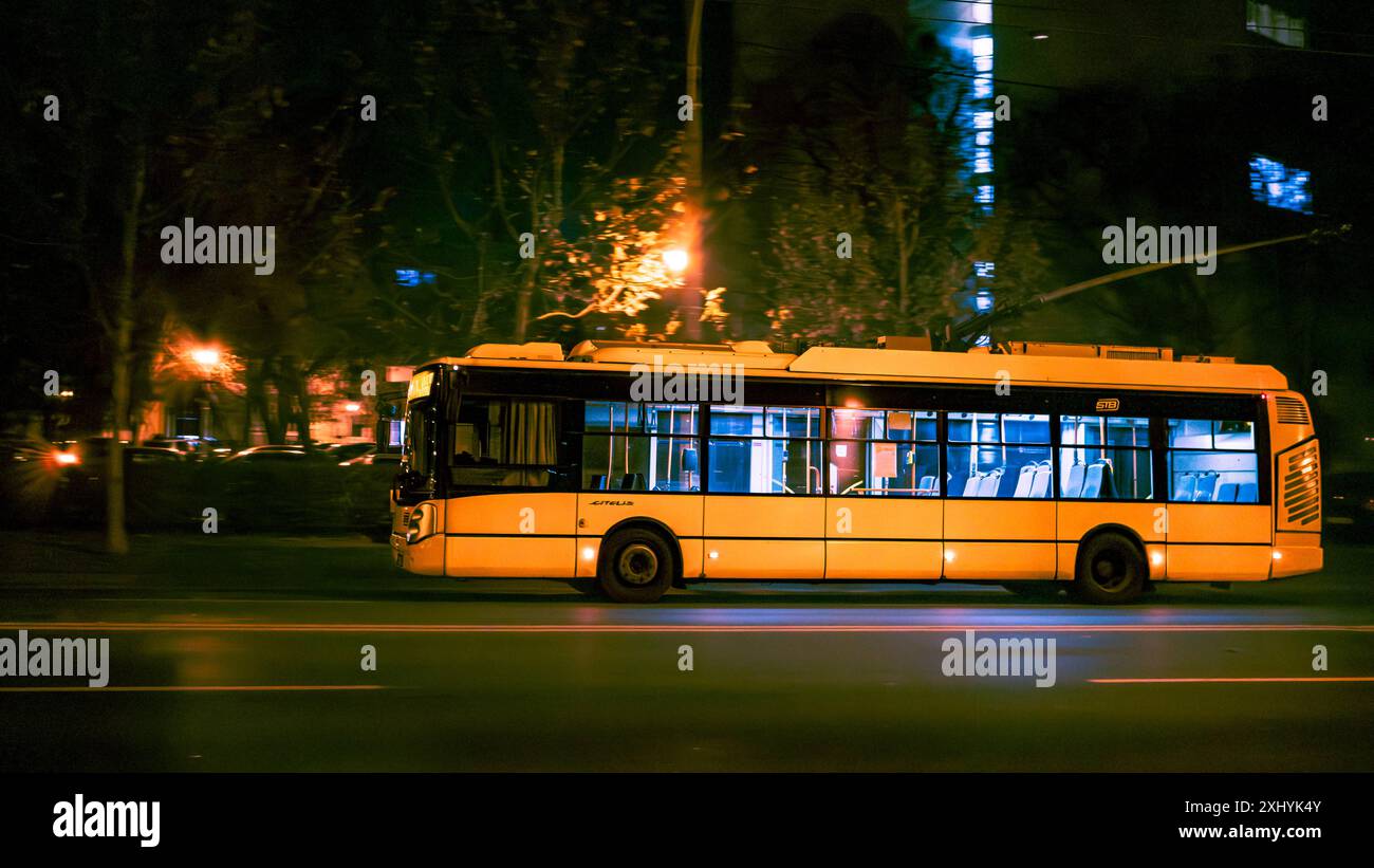 Night buses hi-res stock photography and images - Alamy
