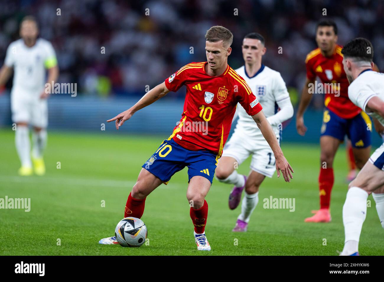 Daniel Olmo (Spanien, #10) am Ball, GER, Spain (ESP) vs England (ENG ...