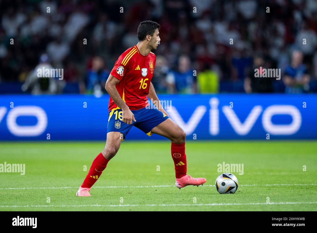 Rodrigo Rodri Hernandez Cascante (Spanien, #16) am Ball, GER, Spain ...