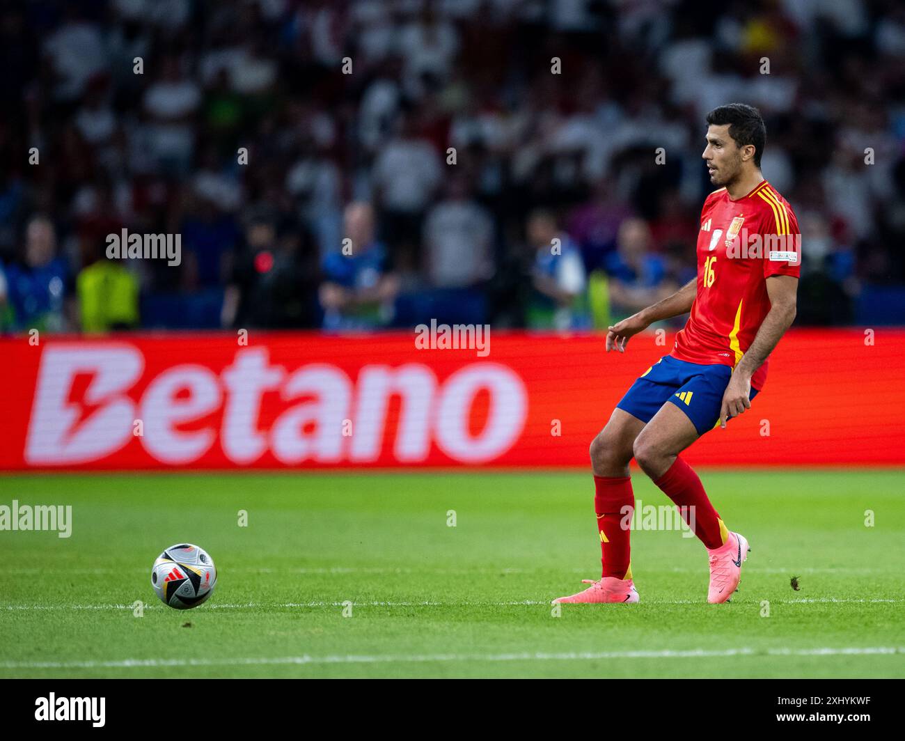 Rodrigo Rodri Hernandez Cascante (Spanien, #16) am Ball, GER, Spain ...