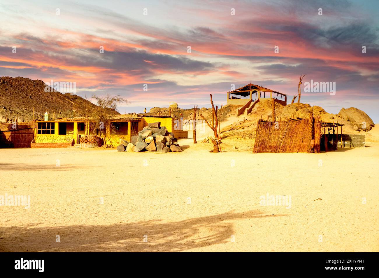 Desert village africa hi-res stock photography and images - Alamy