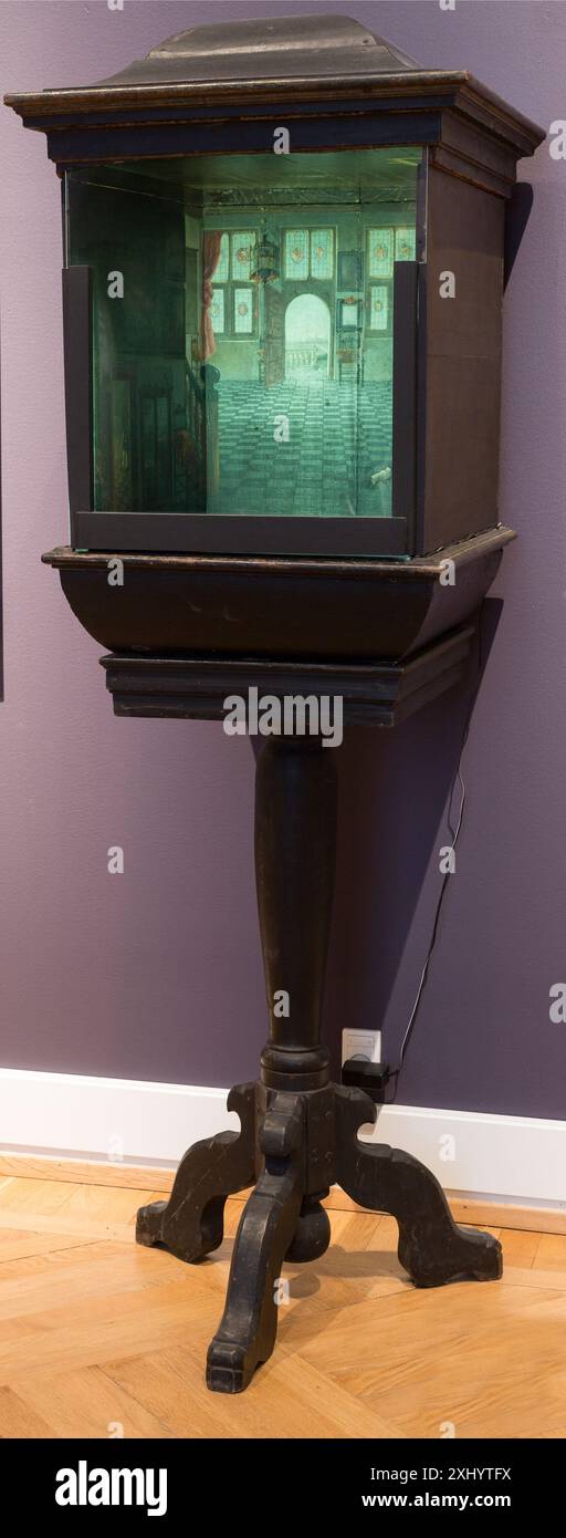 Extant boxes hi-res stock photography and images - Alamy