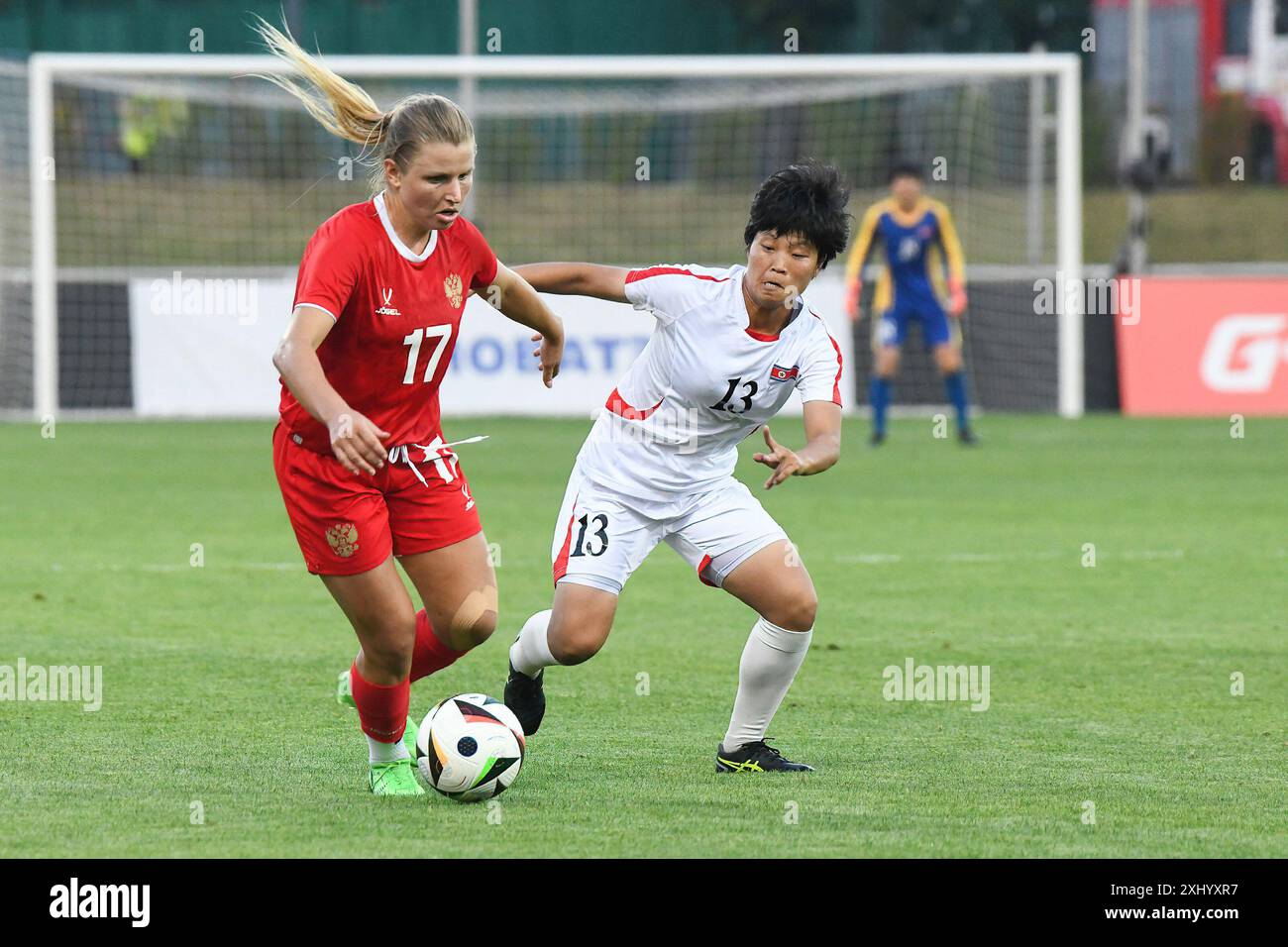 Marina Fedorova (L) of Russia and Chung Mi Kim (R) of North Korea seen ...