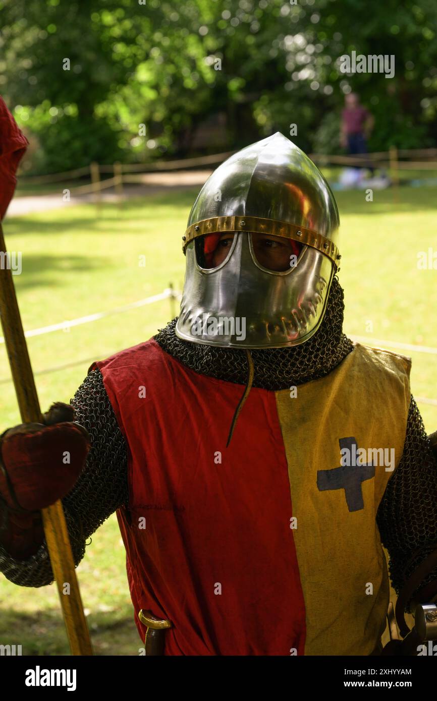 Medieval men at arms and knights, re-enactment Stock Photo - Alamy