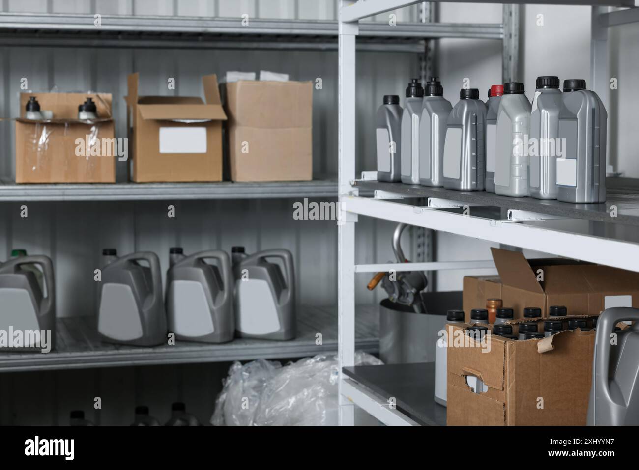 Car engine oils hi-res stock photography and images - Alamy