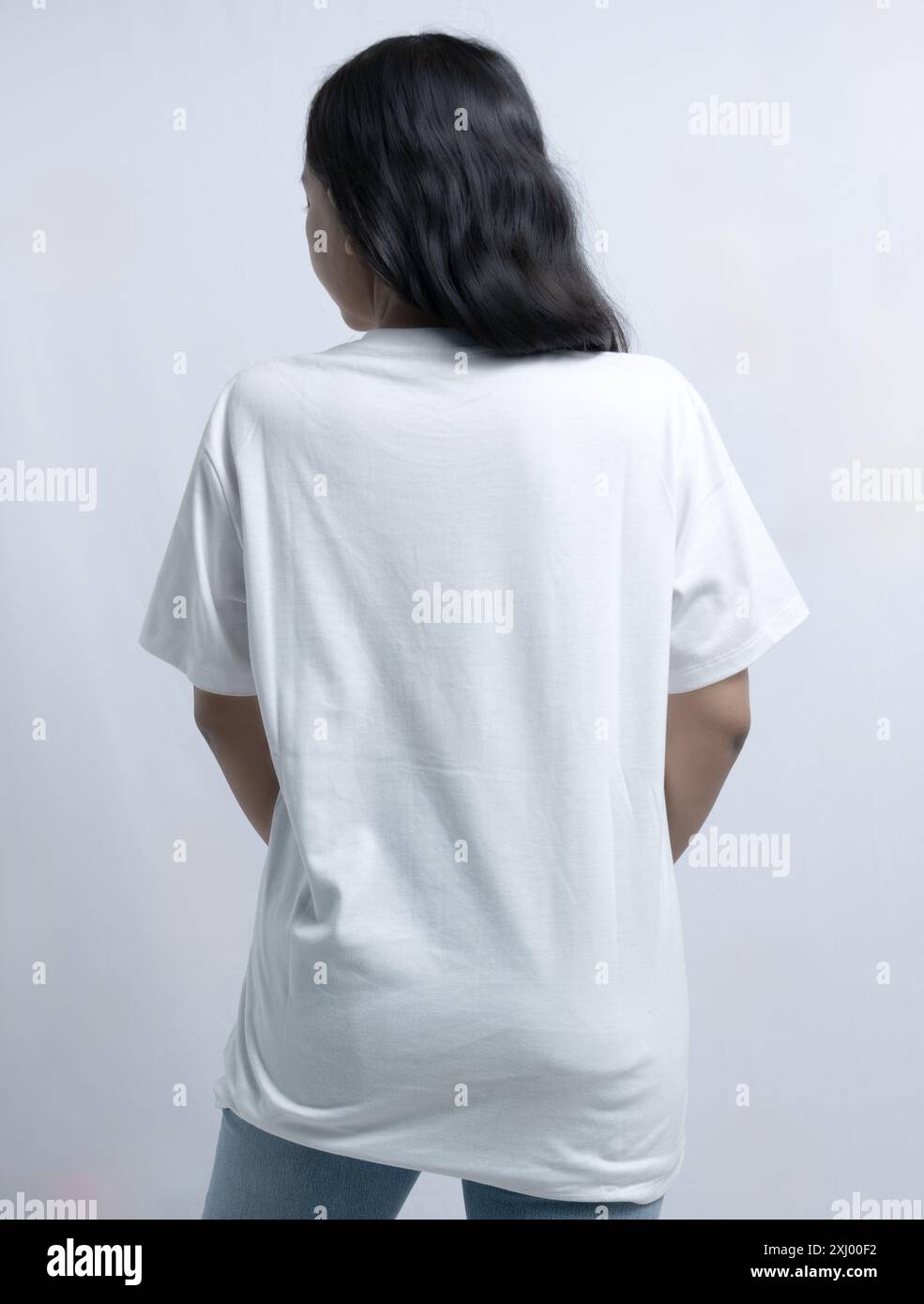 Woman facing backwards hi-res stock photography and images - Alamy