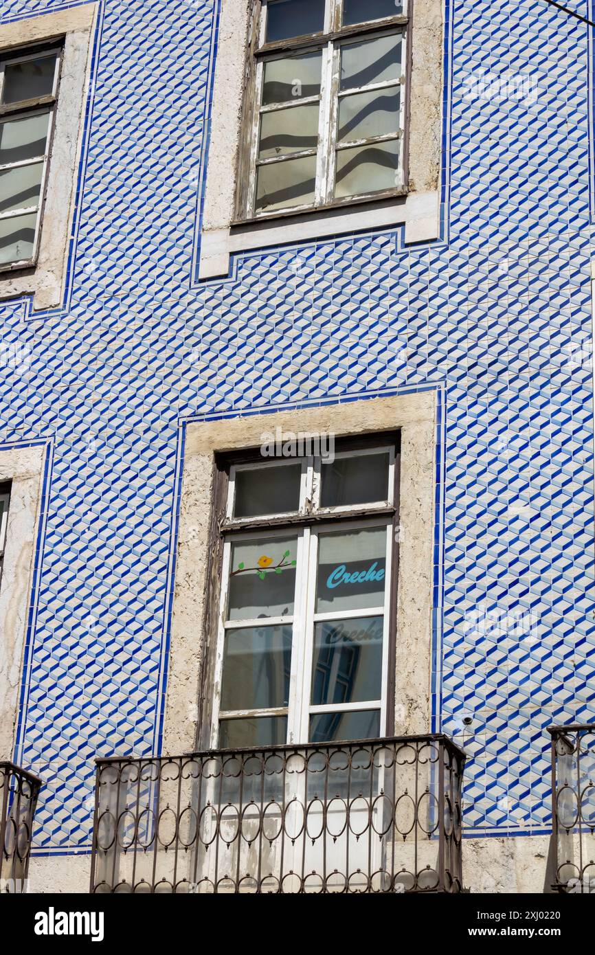 Traditional azulejo decoration of buildings in Lisbon Stock Photo - Alamy