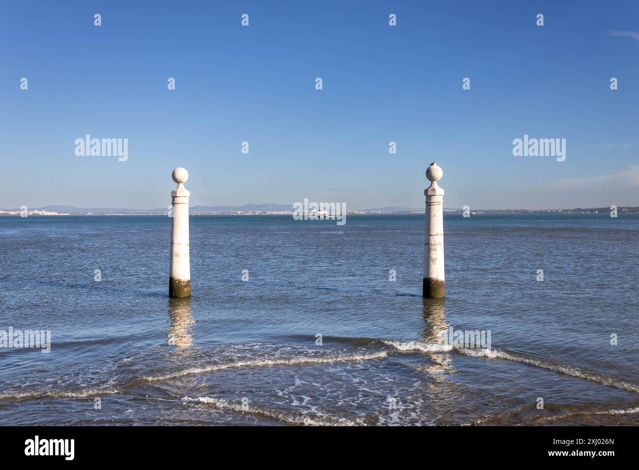 Famous Columns Wharf (Portuguese: Cais das Colunas) near Commerce ...