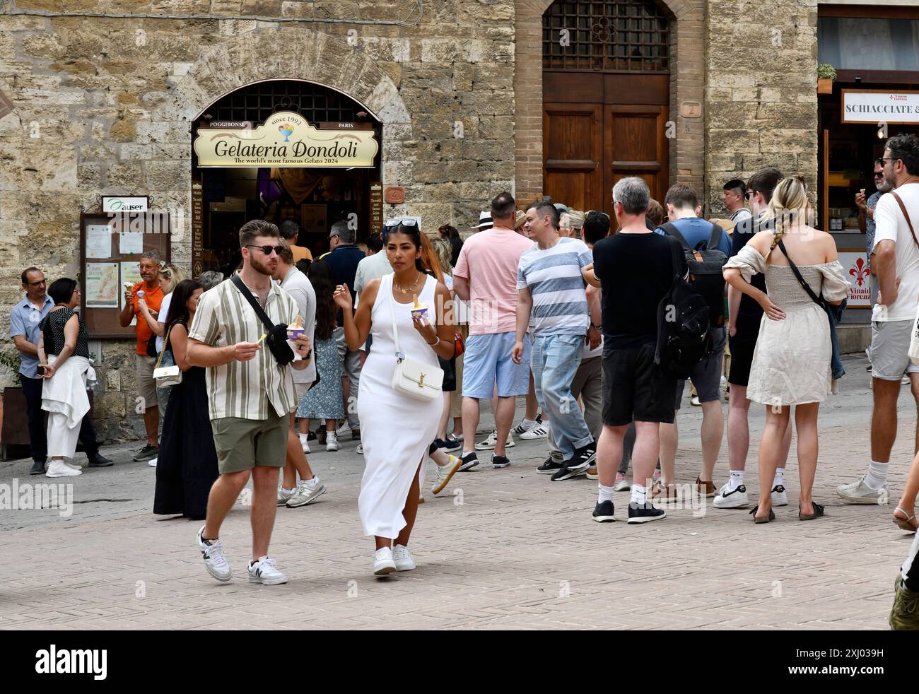 Tourists queueing for ice cream from Gelateria Dodoli in San Gimignano ...