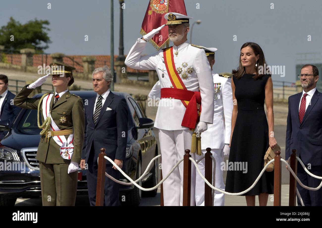 Oficiales de la armada hi-res stock photography and images - Alamy