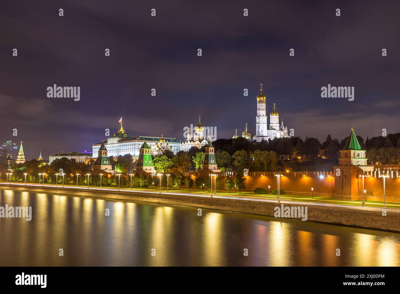 Cars traffic kremlin embankment hi-res stock photography and images - Alamy