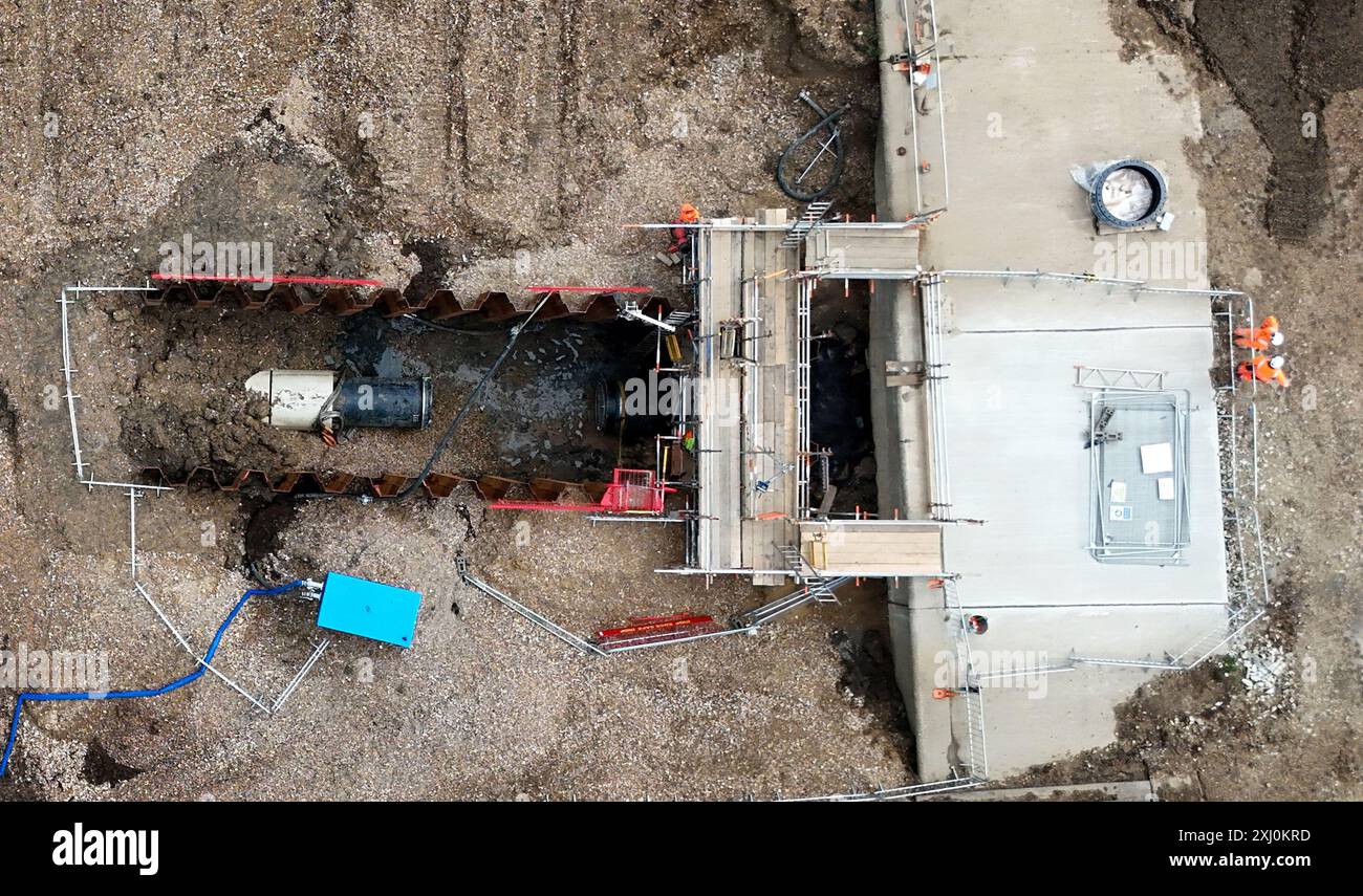 Work continues on the construction by Southern Water of a new 1km ...