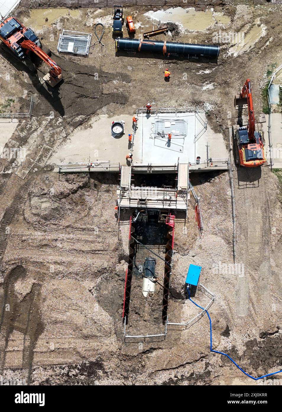 Work continues on the construction by Southern Water of a new 1km ...