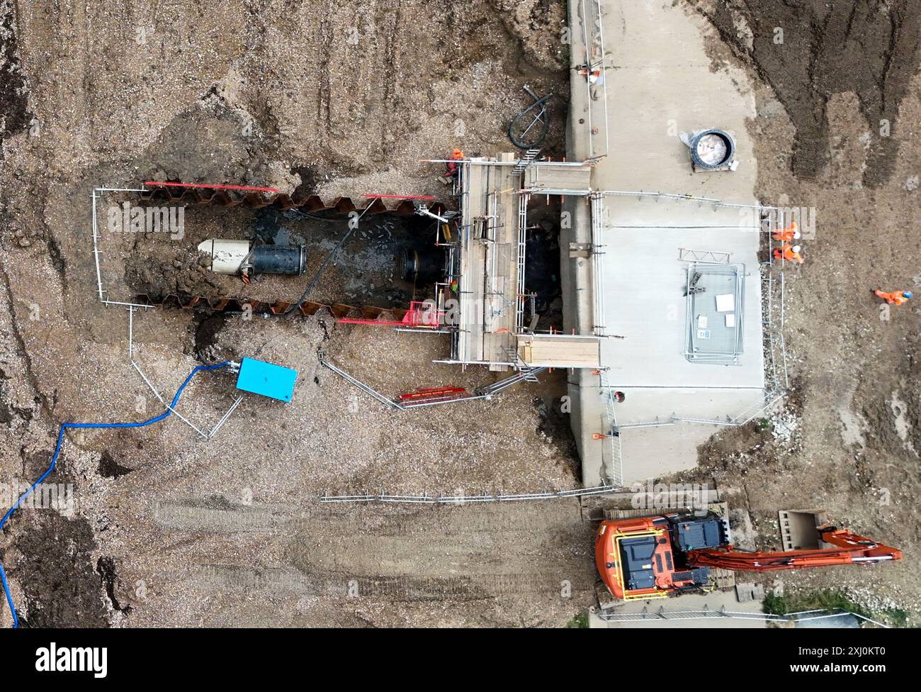 Work continues on the construction by Southern Water of a new 1km ...