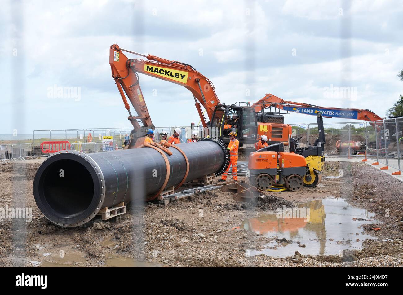 Work continues on the construction by Southern Water of a new 1km ...