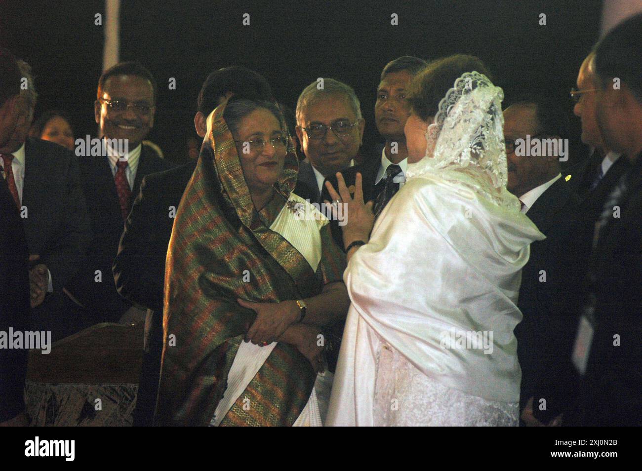 Former Bangladeshi premiers Sheikh Hasina Wajed (L) and Khaleda Zia (R ...