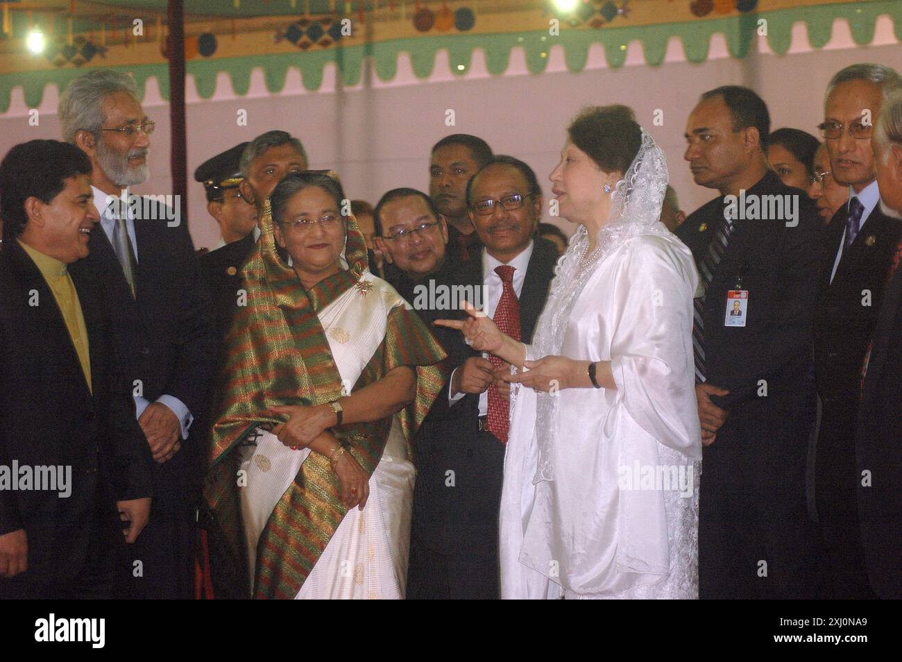 Former Bangladeshi premiers Sheikh Hasina Wajed (L) and Khaleda Zia (R ...