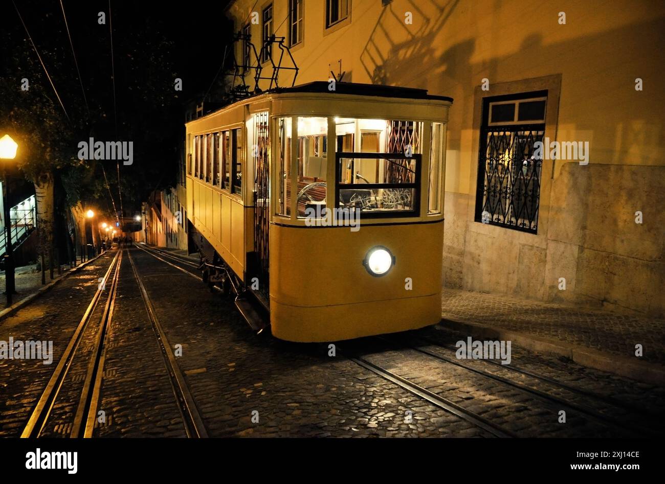 Glória Funicular at night. Elevador da Glória - upper end of the ...