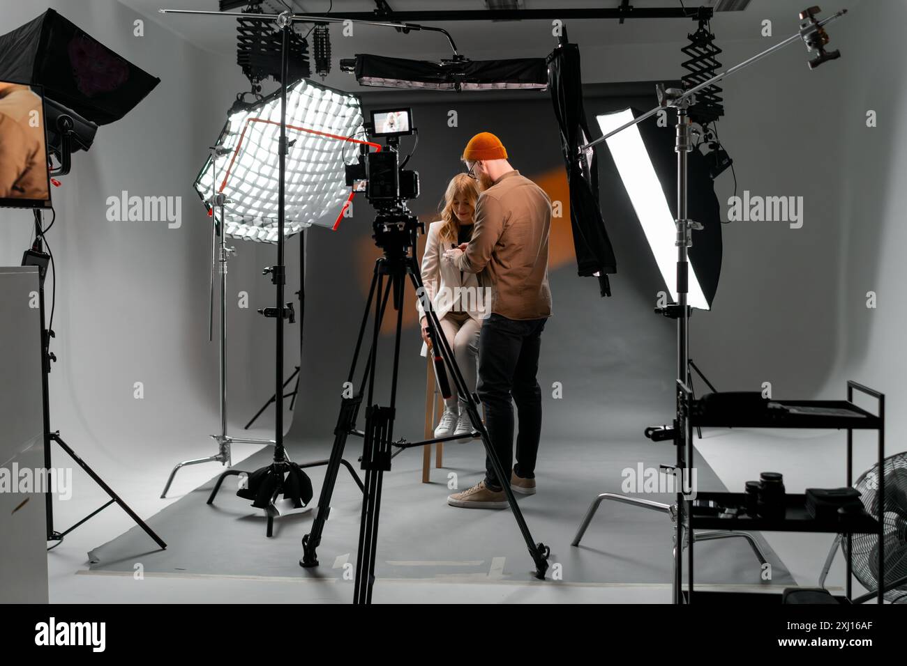 Engagement photography poses hi-res stock photography and images - Alamy