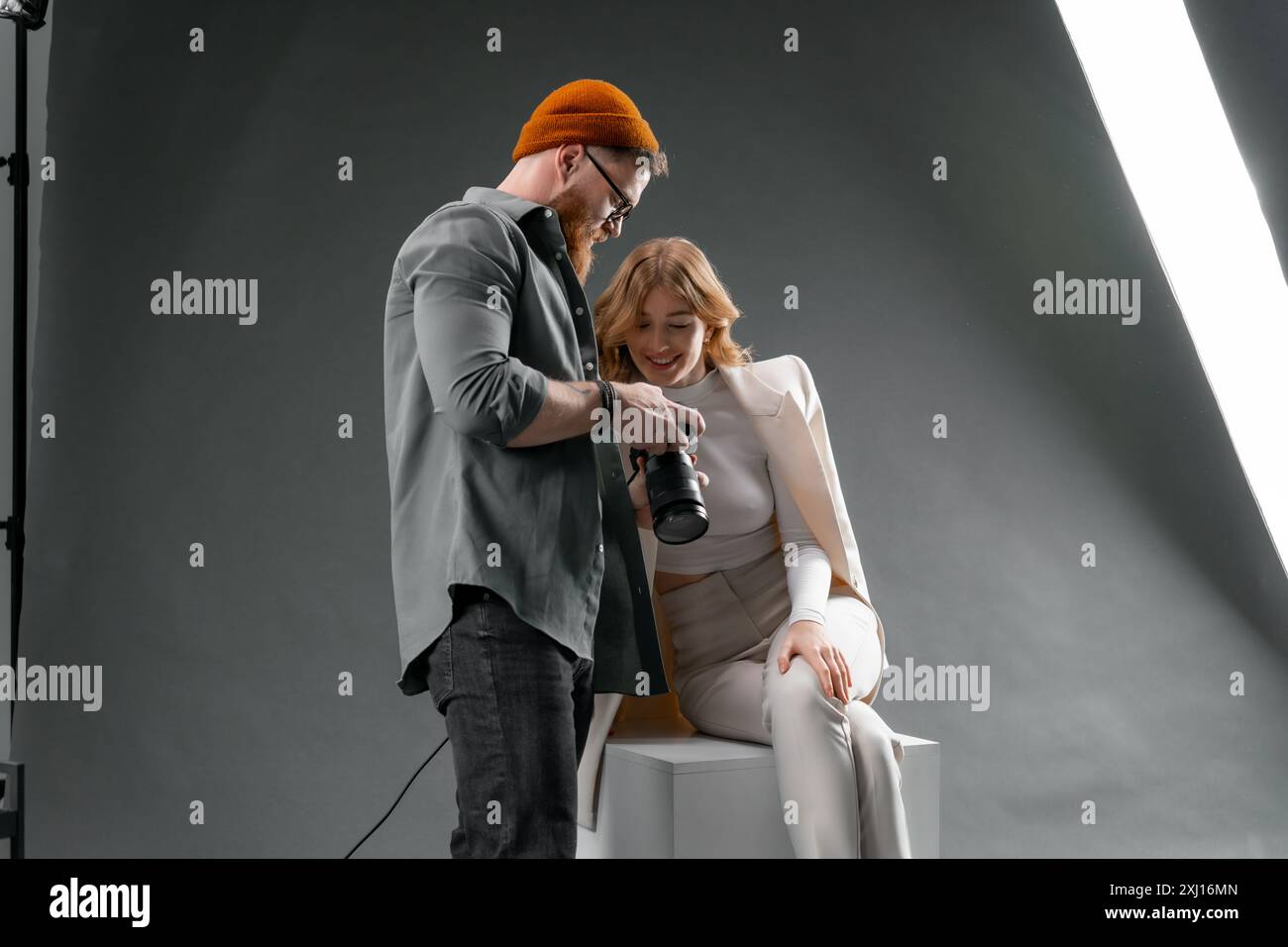 Review visuals hi-res stock photography and images - Alamy