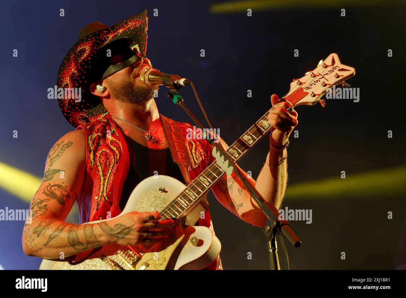 Orville peck stage hi-res stock photography and images - Alamy