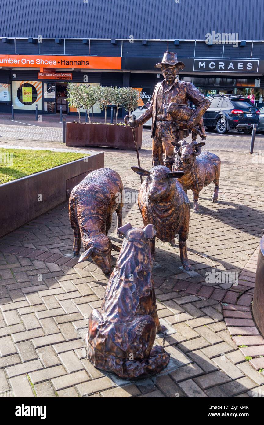 Tony matthews sculptor hi-res stock photography and images - Alamy