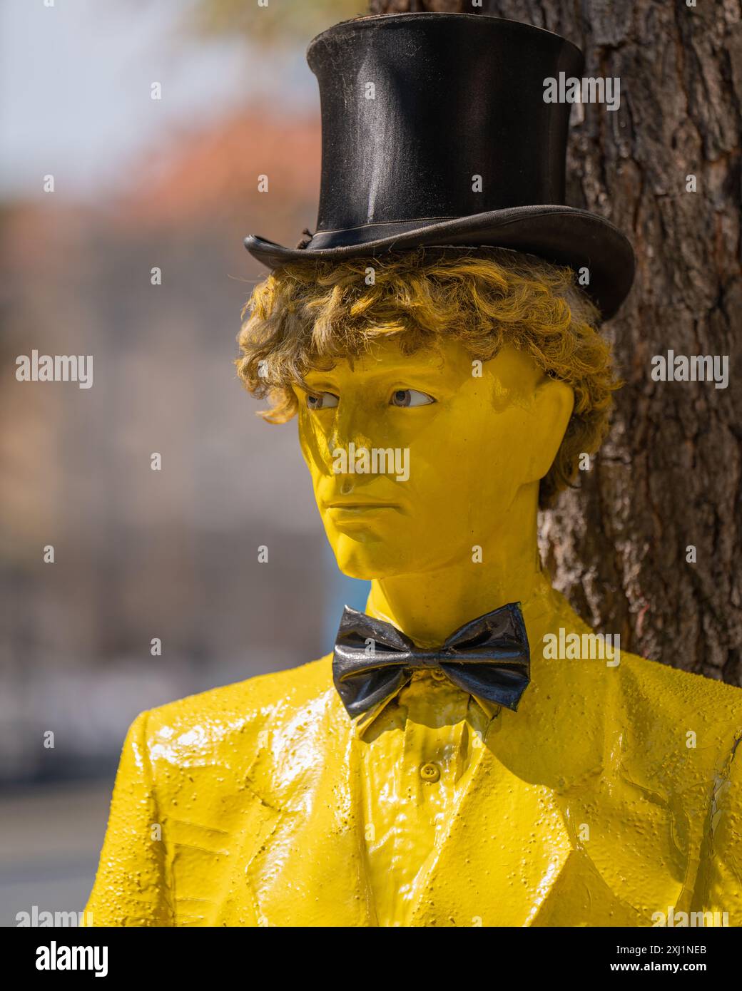 Monument of a man with hat hi-res stock photography and images - Alamy