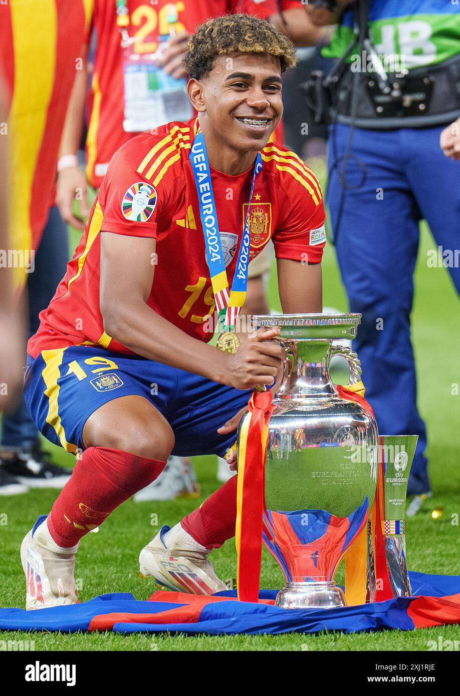 Lamine Yamal, ESP 19 celebrate after the final match SPAIN - ENGLAND 2 ...