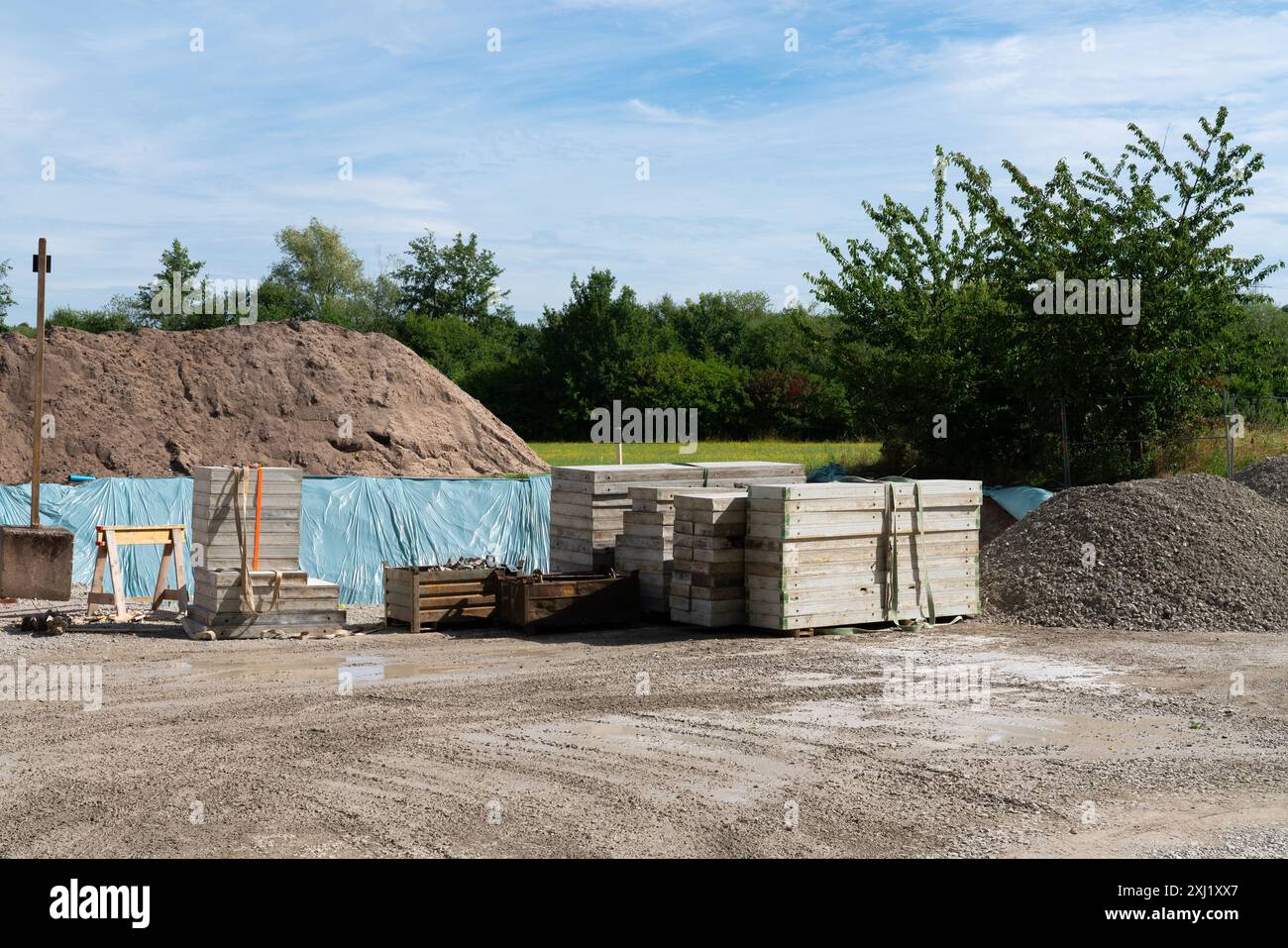 Blue tarp construction site hi-res stock photography and images - Alamy