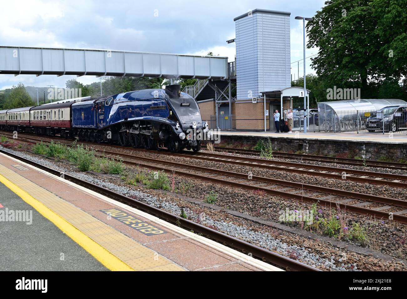 LNER Class A4 Pacific No 60007 Sir Nigel Gresley passing through Totnes ...